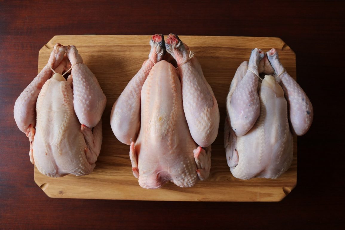 Kochschule: Wie man ein Huhn zerteilt (mit Rezept für Hühnerbrühe ...